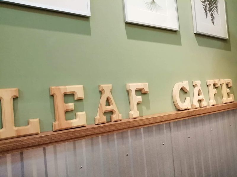 [เรื่องของคนรักกาแฟ] ละมุนกาแฟ แก้ร้อน ที่ Leaf Caf แม้ว่ากรมอุตุนิยมวิทยาจะประกาศว่าประเทศไทย ...