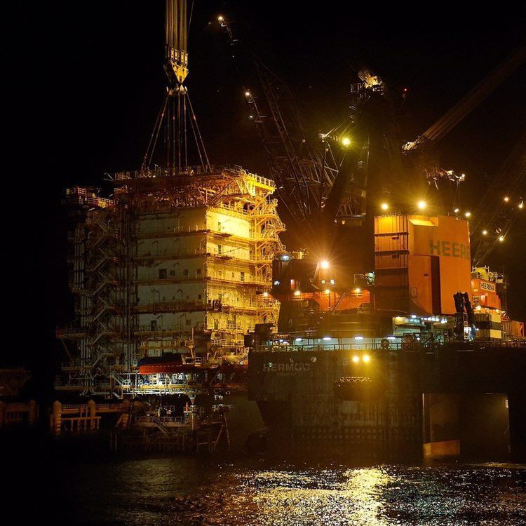 [สัพเพเหระไปกับวิศวกร] 1500mT PTTEP’s Bongkot QPS Topside Lift by SSCV ...