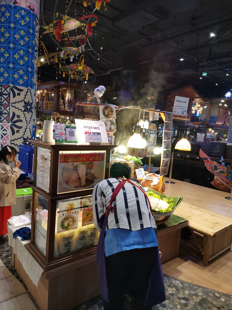 [กาลเวลา] เมื่อวานได้ไป icon siam ต่อสำเพ็งเยาวราช เลยได้ภาพเหล่านี้มา ...