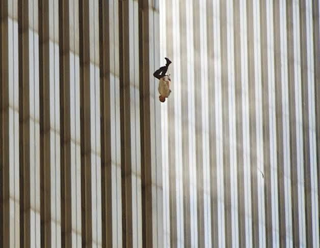 [Timeless History (ประวัติศาสตร์ไร้กาลเวลา)] “The Falling Man” ภาพถ่าย ...