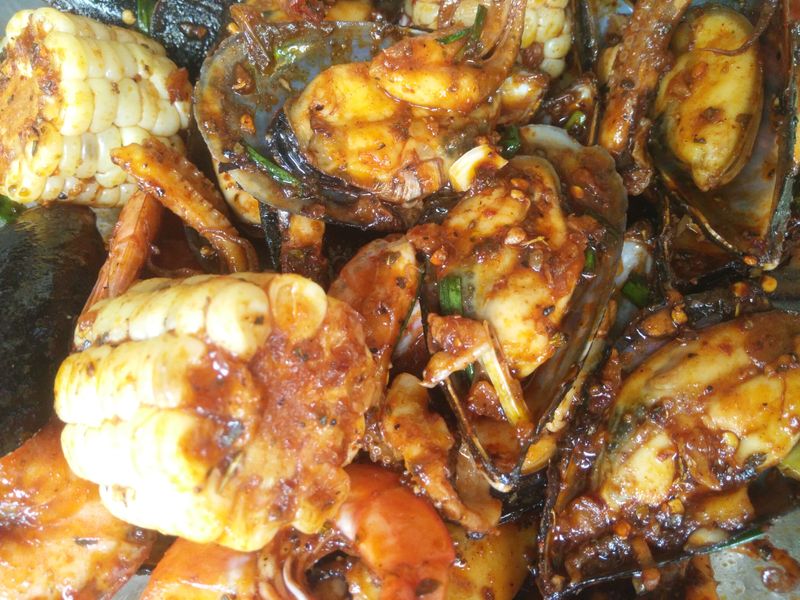 [Pavat Thamtaveevoot (yo) ภวัต ธรรมทวีวุฒิ (โย)] หรอย