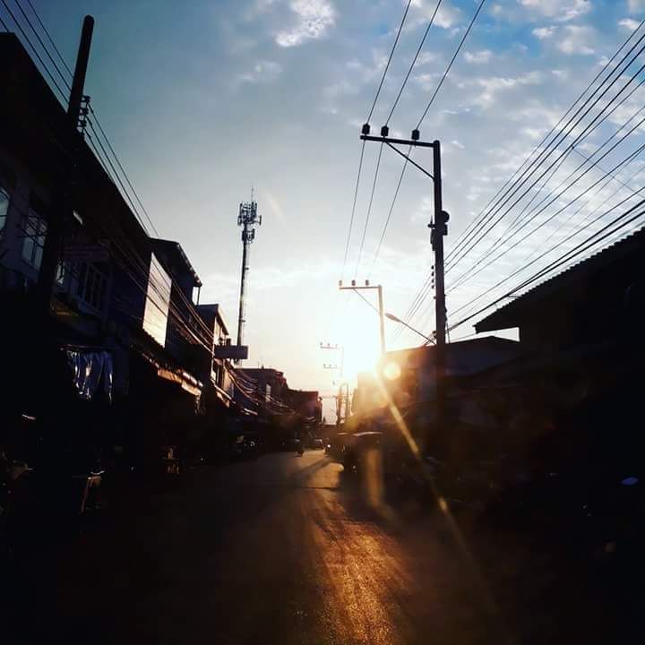 [ Pai.Tong.Lom] #"สุข" อยู่หนใด# ตอนค่ำๆของคืนหนึ่ง ป้าแก่ๆคนหนึ่ง ...