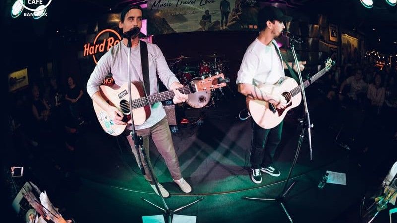 [สถานีต่อไป 'ความสุข'] สองหนุ่มฝาแฝด Bob & Clint Moffatts อดีตสมาชิกวง ...