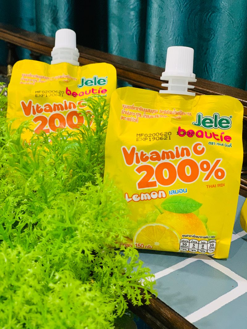 [ขนมฟินฟิน😋] เห็นสีเหลืองเด่นมาแต่ไกล สะดุดตามาก หยิบขึ้นมาเป็นเยลลี่เล ...