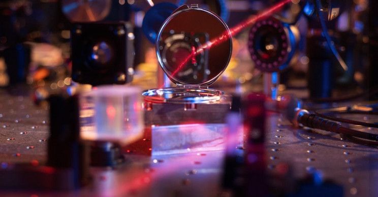 [Antfield] ที่เห็นอยู่นี้คือแผ่นกระจกเงาที่บางเฉียบเพียง 1 ใน 1,000 ของ ...