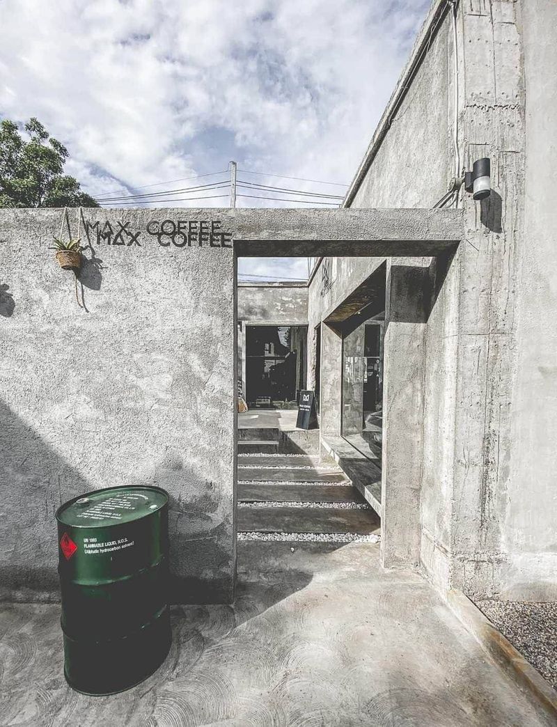 [All about..Cafe] Max Coffee คาเฟ่ที่ตกแต่งสไตล์ Brutalist Architecture ...