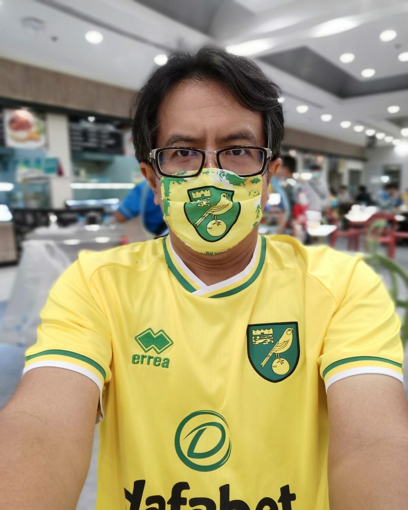 [Phana Maliphol] ดีใจวันนี้เห็นคนใส่เสื้อเหลืองกันเยอะเลย ...