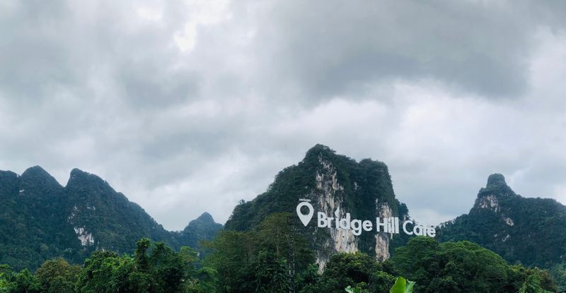 [คิดจะพัก คิดถึงนี่..] Ep.2 Bridge Hill Cafe ☕️ อำเภอพนม จังหวัด ...