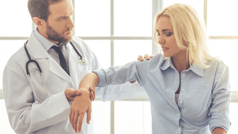 [Rehab Your Life ปวดเมื่อยเรื่องเล็ก] ความแตกต่างระหว่างแพทย์เวชศาสตร์ ...