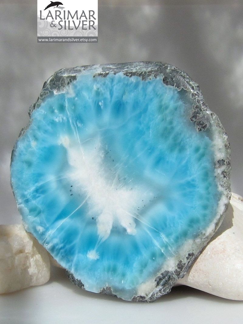 [สนทนากับคริสตัล] ️ LARIMAR (ลาริมาร์) ️ ลาริมาร์ เป็นที่รู้จักกันในอีกชื่อหนึ่งว่า "หินโลมา ...