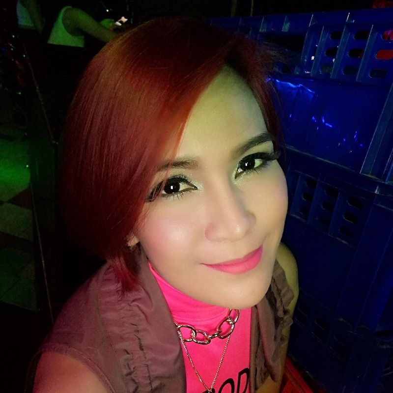 [Phannapat Thipphaya-athiroj] คนเราก็แปลกเน้อะ ศิลปิน ดารา ออกมาแสดงตัวว่ารักสถาบัน ...