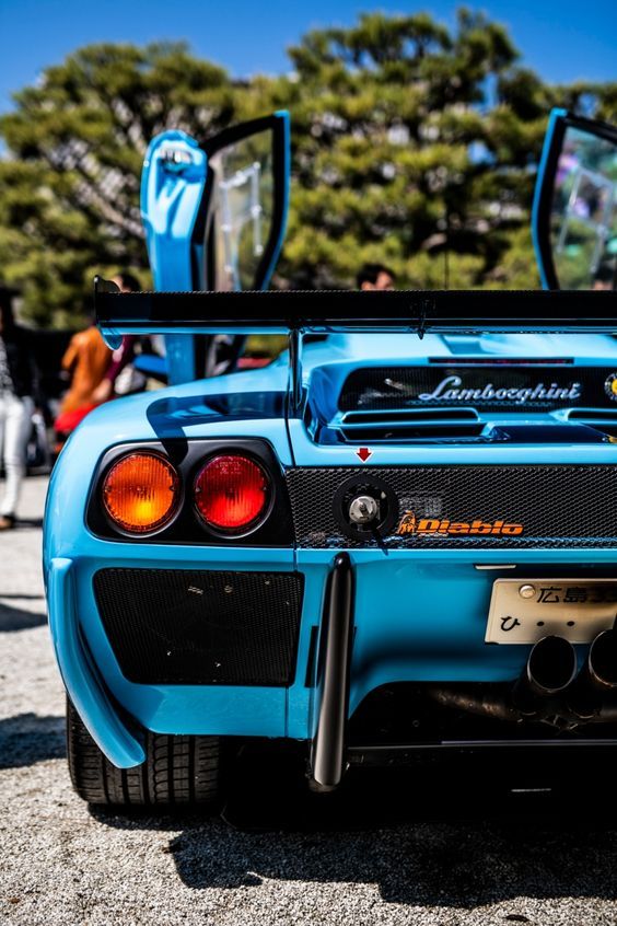 [The Time Machine 1976] Lamborghini Diablo เป็นรถสปอร์ตสัญชาติอิตาลี ...