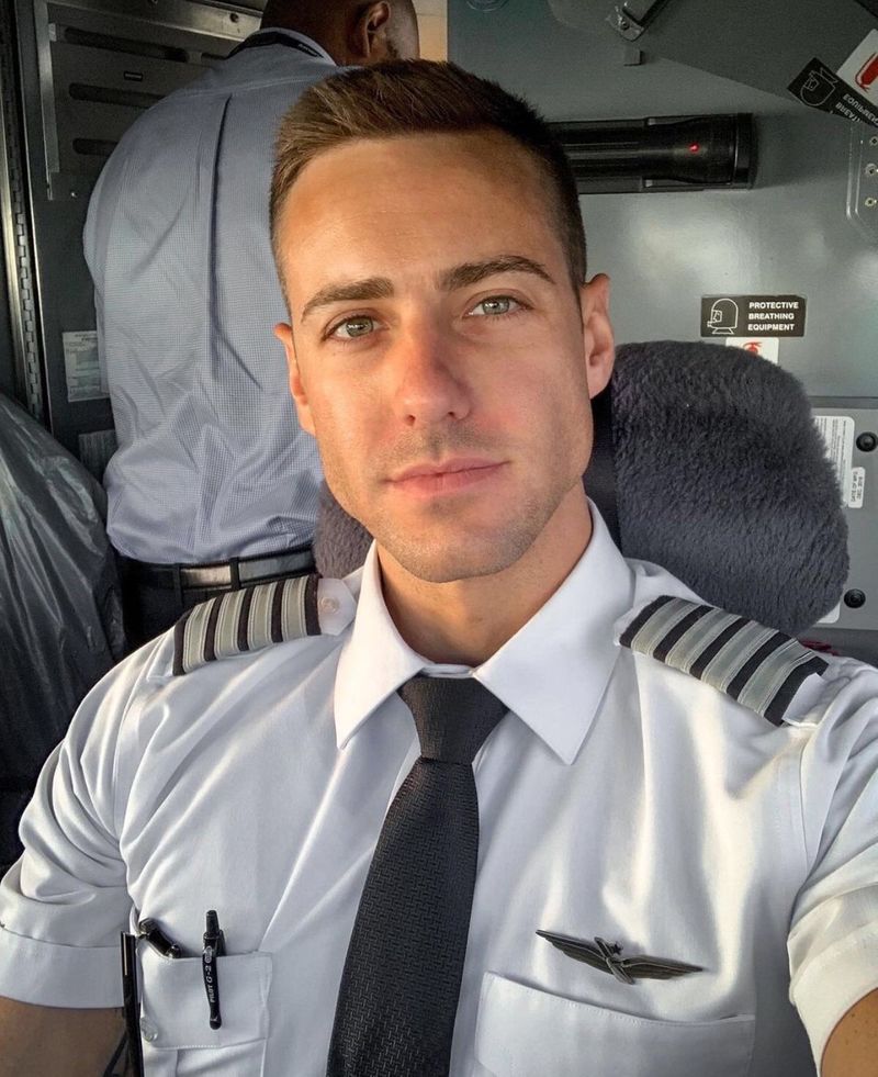 [ท่านผู้โดยสารคะ] ตำแหน่งอยู่ไม่นานแต่ตำนานจะอยู่ตลอดไป ตอน กัปตัน..👨🏻 ...