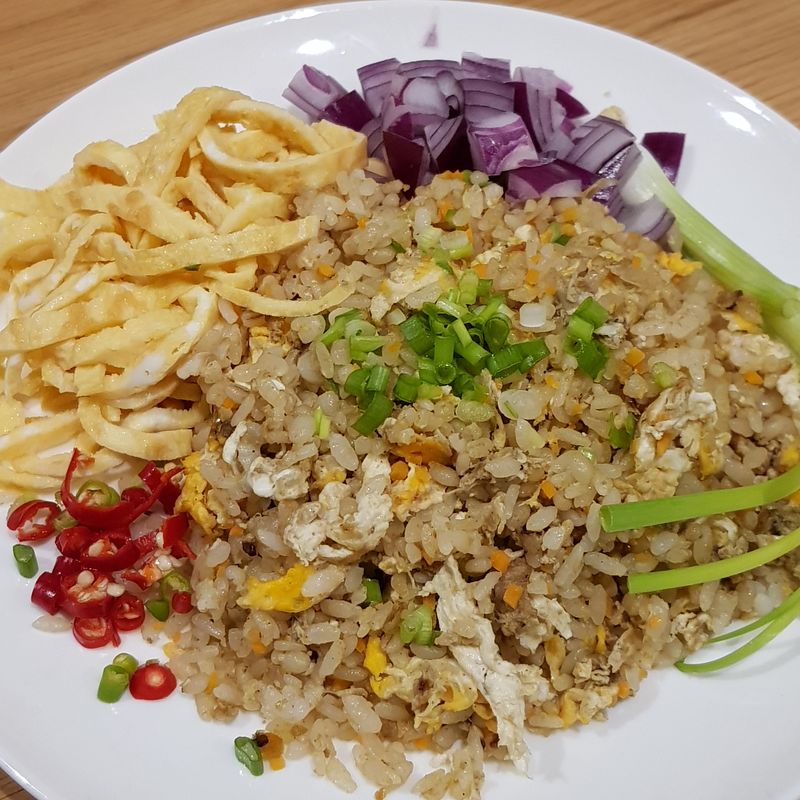 [Condo Cooking ครัวคอนโด] ข้าวผัดมันปู วิธีทำ 1. เจียวไข่ แล้วหั่นเป็น ...