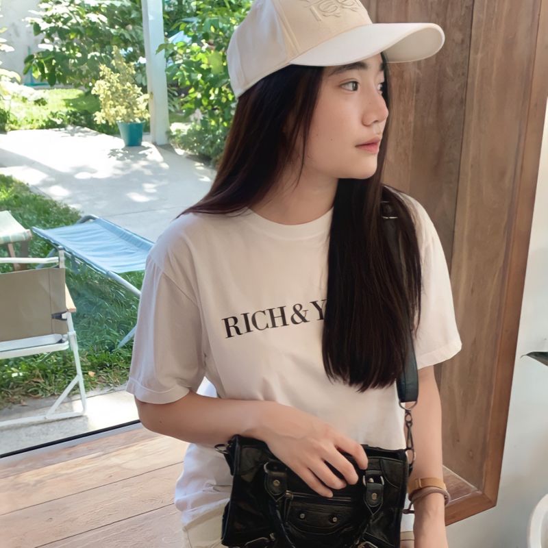 [Charisara Snyx] เก็บหมอนและผ้าห่มบนเตียงให้เรียบร้อย