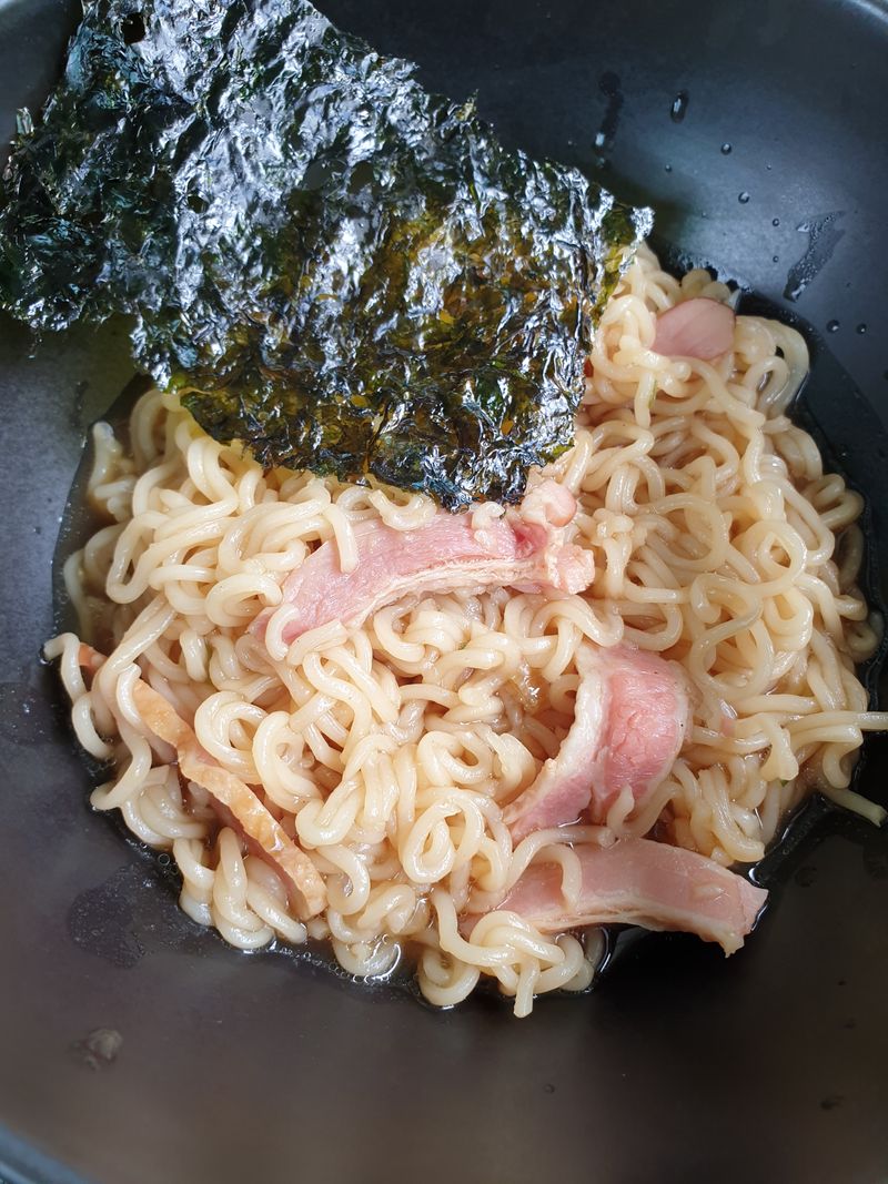 [ReborN2019 ] Ezy Nissin Beef Flavor Instant Noodles from HK 🍜🥩🍙 #ReborN