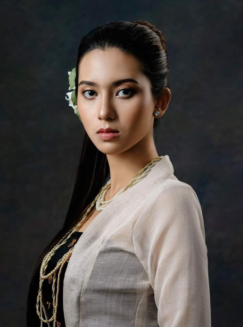 [Look Myanmar] ห่างหายไปพักใหญ่ วันนี้ว่างละกลับมาลงได้ ขอแนะนำให้รู้จักคุณหมอคนสวยในย่างกุ้งนะ ...