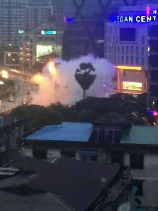 [Look Myanmar] เช้าตรู่วันนี้มีระเบิดที่แยก Hledan ใจกลางเมืองย่างกุ้ง ...