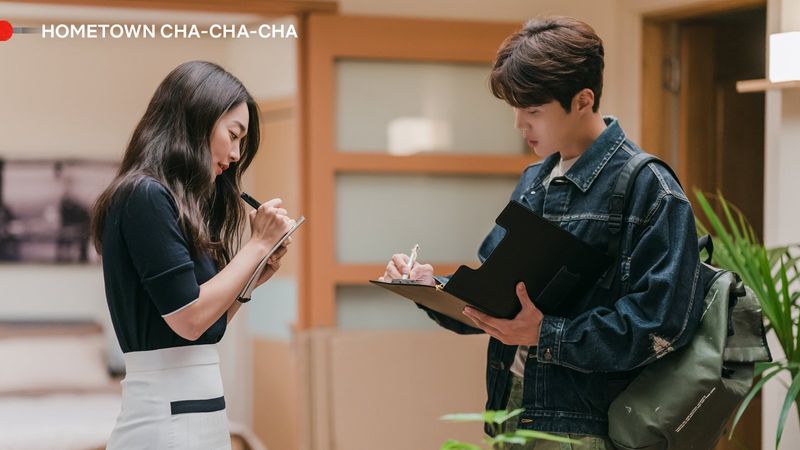 [วันนี้ดูซีรี่ย์อะไรดี] Hometown Cha-Cha-Cha #Netflix เป็นซีรี่ย์ที่ ...