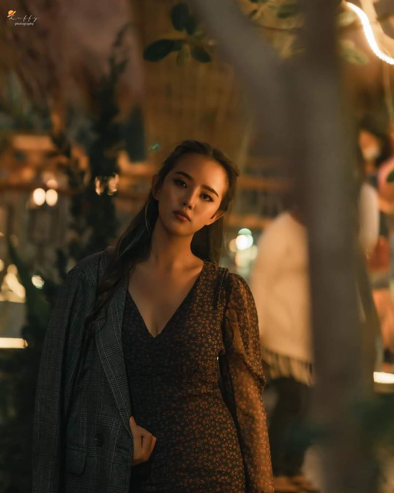 [Look Myanmar] คืนนี้ขอแนะนำนักร้องสาว Alita หรือชื่อจริง Nang Hlaing Hlaing Moe มาให้รู้จักหวัง ...