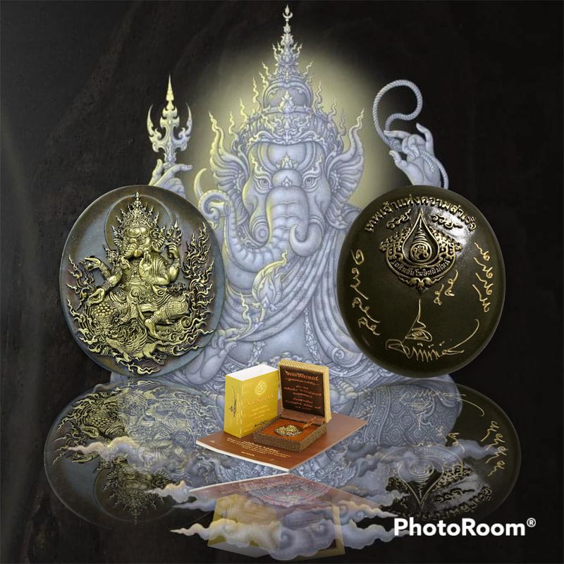 [Sumart Wanapisit] พ่อปู่ฯ พระพิฆเนศ นำ้ตาลแสงทอง ลายเซ้น ฉ. ๕๕ ขวา