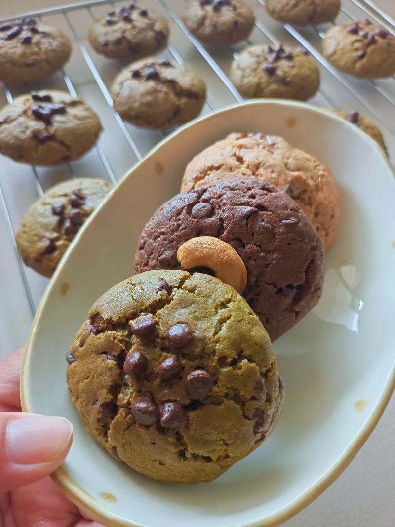[suwaphan srisawat] คุกกี้สามรส มัจฉะช้อคชิพ ช็อคโกแลตชิพ อินทผาลัม😋🍪