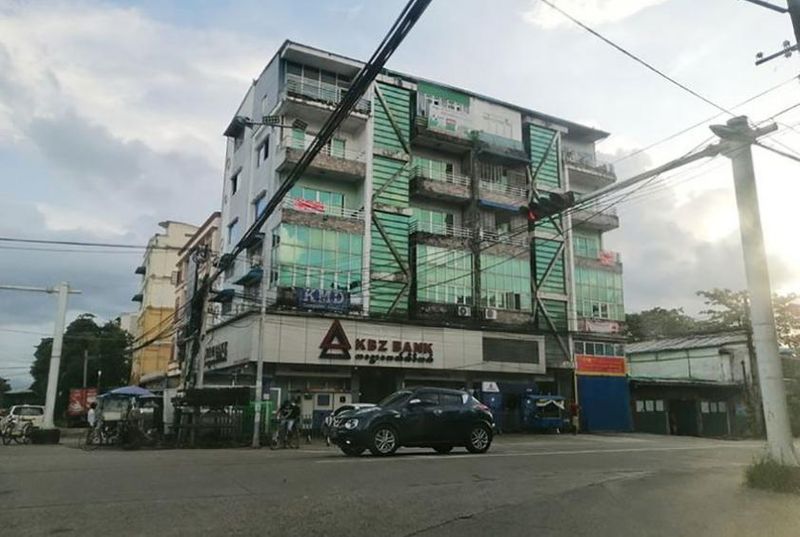 [Look Myanmar] เมื่อวานมีระเบิดที่หน้า KBZ สาขา Thaketa ไม่มีใครได้รับ ...