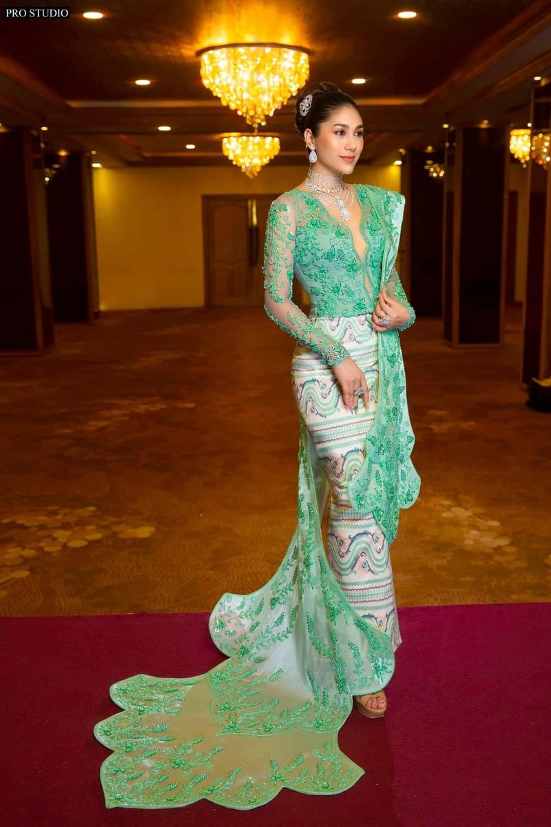 [Look Myanmar] คืนนี้พบกับชุดสวยๆกับน้อง Han Lay กันนะจ๊ะ