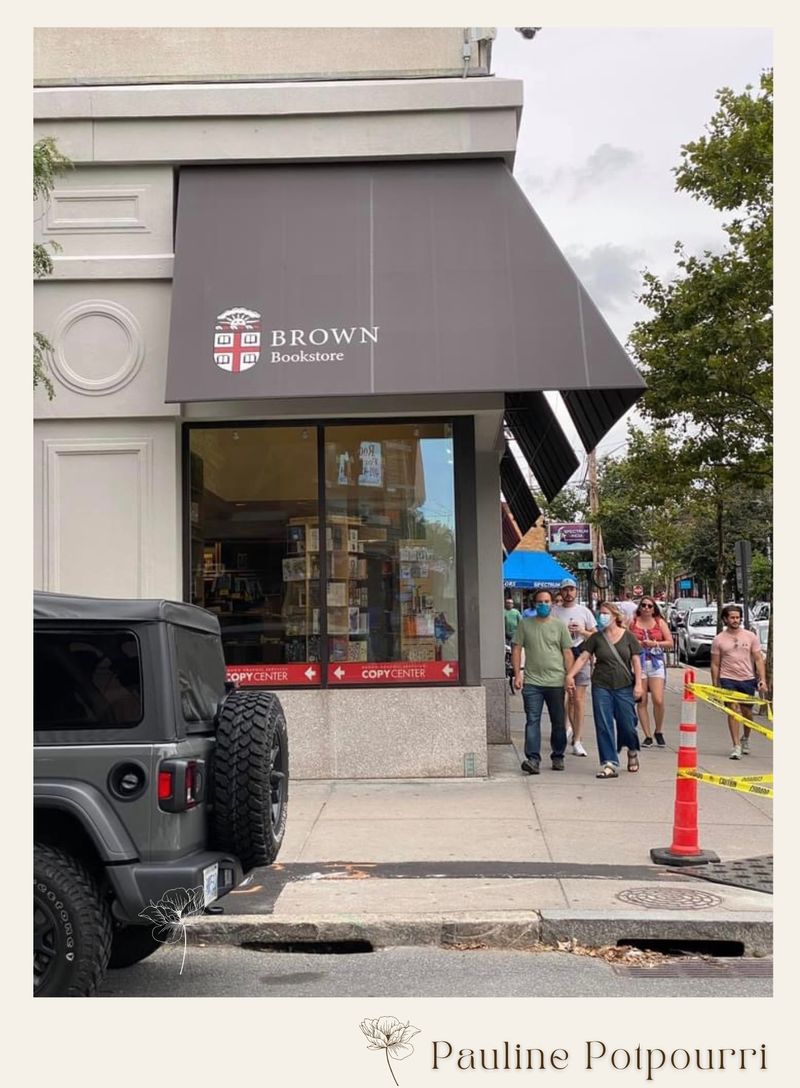 [Pauline Potpourri] : Brown Bookstore : 🐻 ปอพาน้องแป้งน้องปุยแวะเข้าไป ...