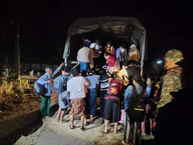 [Look Myanmar] ผู้อพพยพกะเหรี่ยงหนีภัยสงครามเข้าไทยอีกระลอกหลังจาก ...