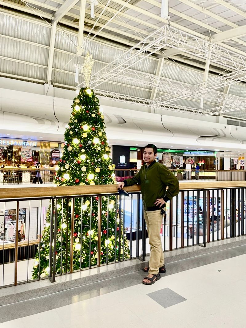 [John nathan] บรรยากาศโดยรวมครับ🎄🌟 #ที่เซ็นทรัลอุบลราชธานี📍🇹🇭 ได้จัดงาน ...