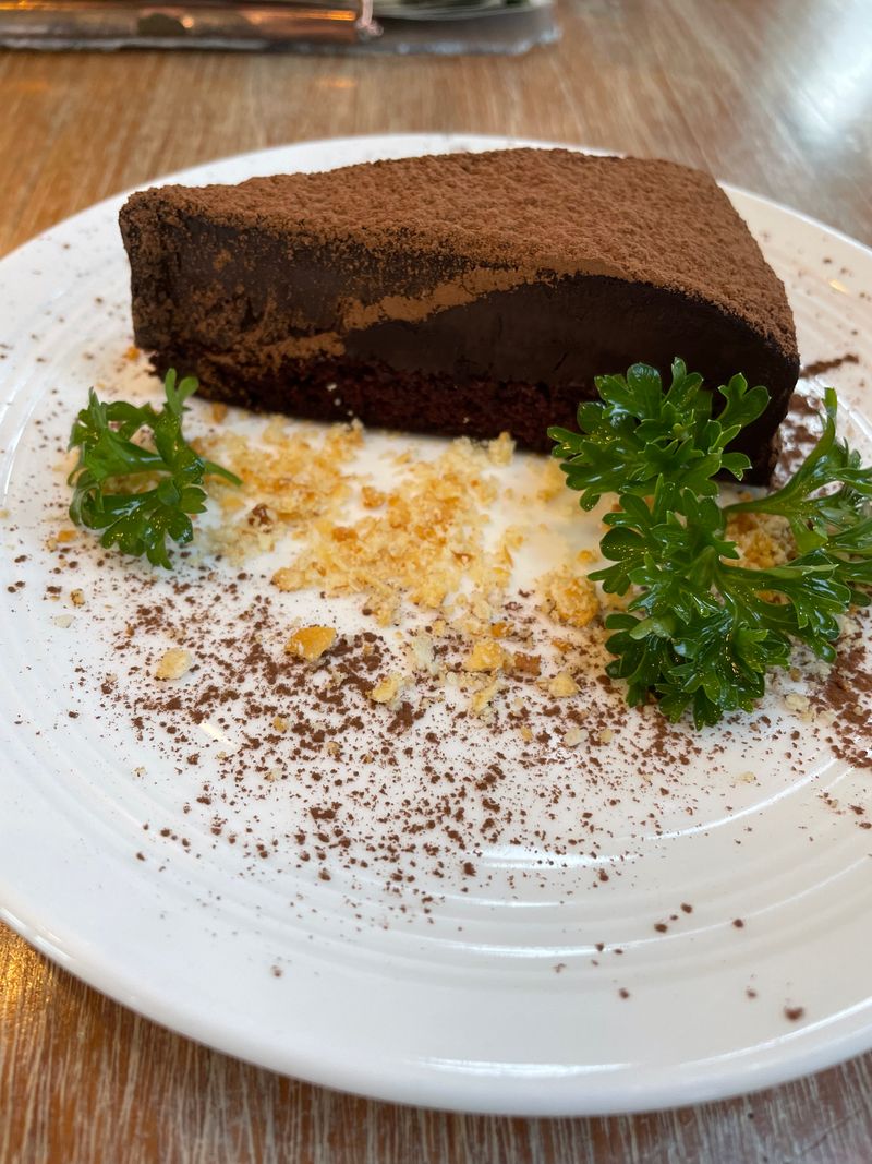 [Okads] Molten chocolate cake ร้าน pareto coffee รสชาติช๊อกโกแลตไม่หวาน ...