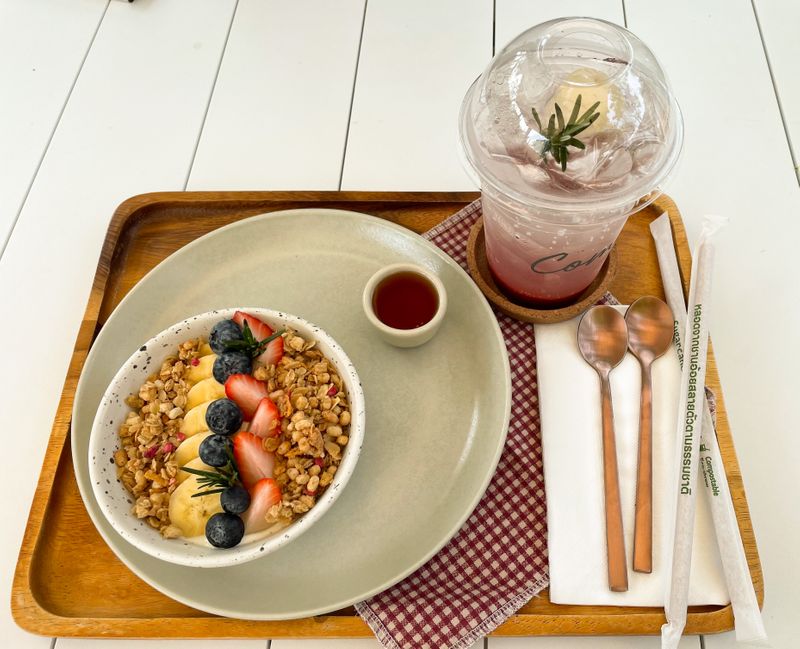 [Gin.r.harn] วันนี้ขอมาแนะนำร้านนี้เลย Come escape cafe ที่จะช่วยสยบ ...