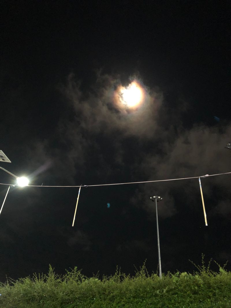 [Begin Again ] ท้องฟ้าไม่ว่าจะมืดจะสว่างก็สวยงามแตกต่างกัน เราเป็นคนนึง ...