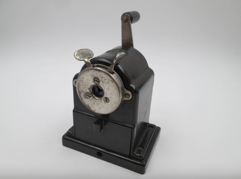 [ครั้งแรกในโลก] ครั้งแรกในโลกกับ "กบเหลาดินสอ" กบเหลาดินสออยู่คู่กับเรา ...