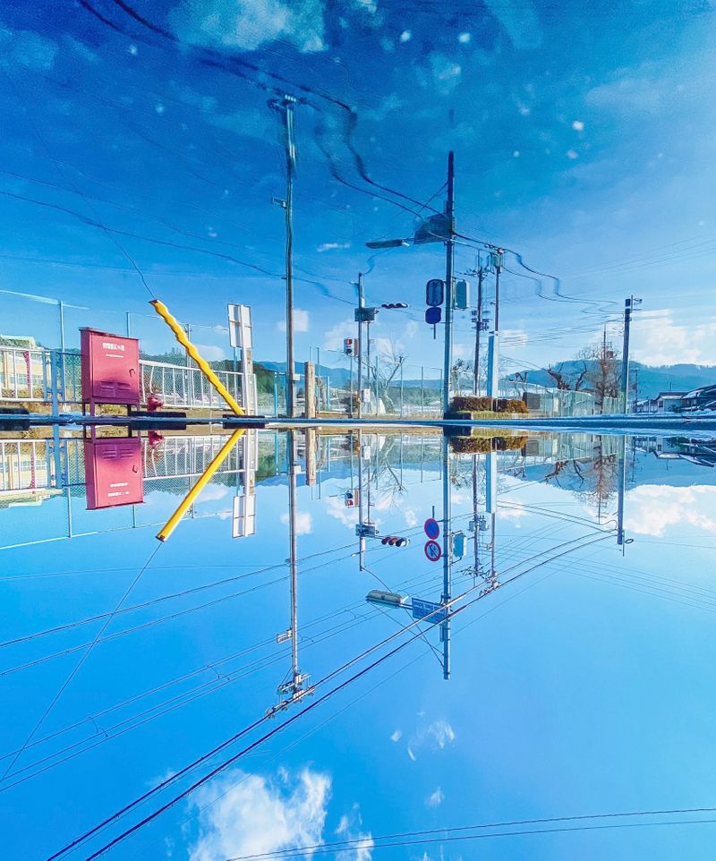 [Issa] An inverted world like a watercolor painting.💙🦋