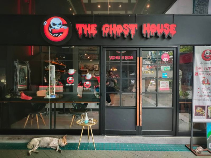 [TalkaTrip สนทนาท่องเที่ยว] // The Ghost House คาเฟ่หลอนๆ ณ RCA // The ...