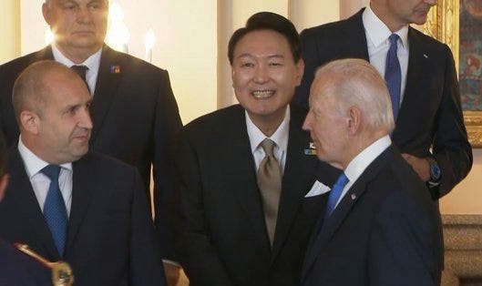 [Everythinghobby] 'no look handshake' อุปสสสส......ลืมดูสคริปท์หรือ โรค ...