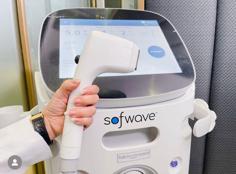 [DeMed Clinic ดูแลผิวสิวแผลเป็นหลุมสิวเส้นผม] 📍แนะนำเทคโนโลยียกกระชับใหม่ล่าสุด: Sofwave™ ยก ...