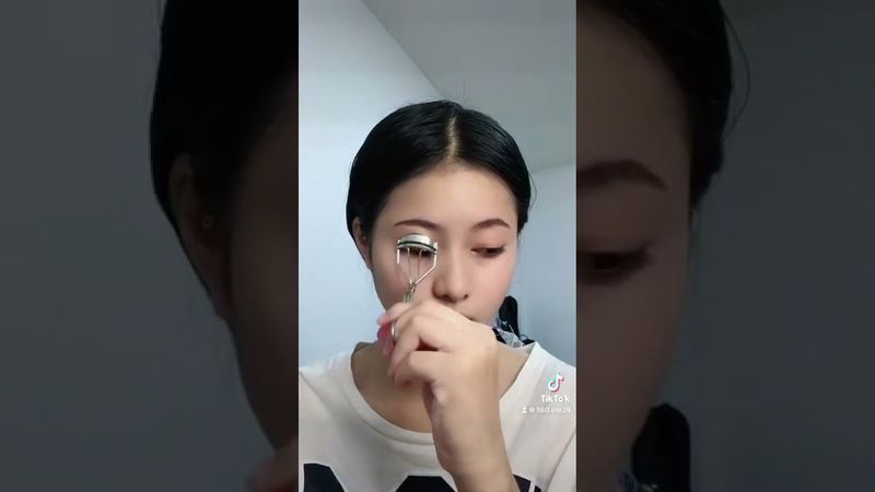 [Makeup to match the look] สาวๆคนไหนกำลังมองหาวิธีเเต่งหน้าเเบบง่ายๆ ...