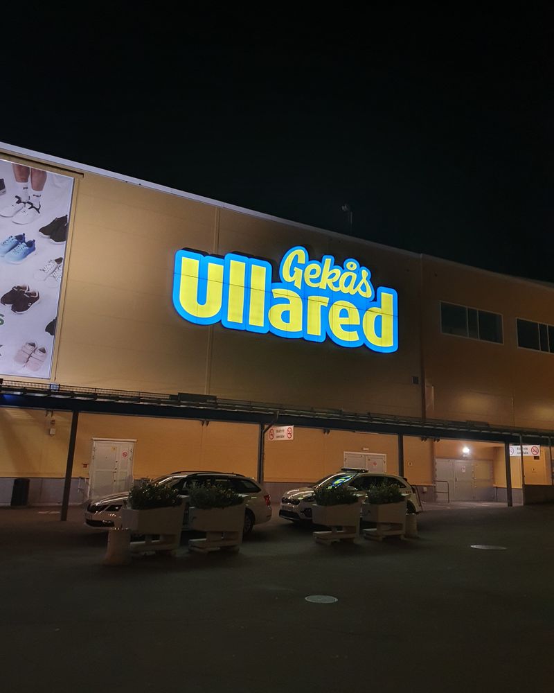 [Fredrik ] now we have arrived at paradise🙏 ️💸 • • • #sweden #värmland #ullared #paradise # ...