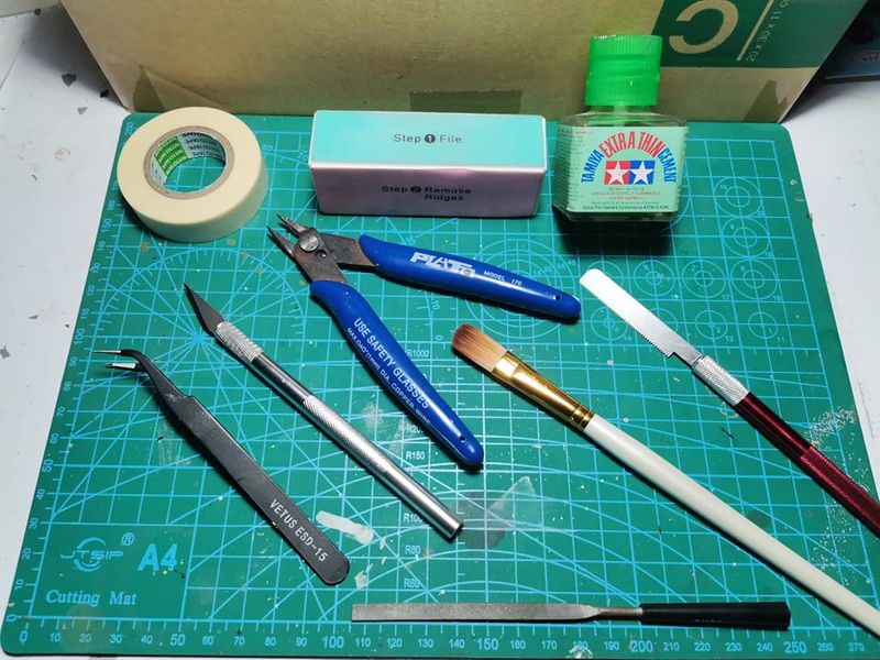 [Model Lover] ก่อนที่เราจะเข้าสู่การประกอบโมเดลนั้น เราต้องมีอุปกรณ์ ...