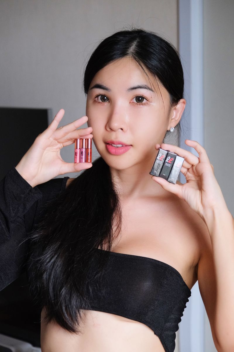 [CRAZY HEEJIN 💕] 👧🏻💖 ทุกคน และในมือ #หนูฮีจิน นี้ก็คือ #ลิปจิ๋ว ตัวดังจาก 𝗧𝗶𝗸𝗧𝗼𝗸 💄💕 แบรนด์ 𝗟𝗶𝗽 ...