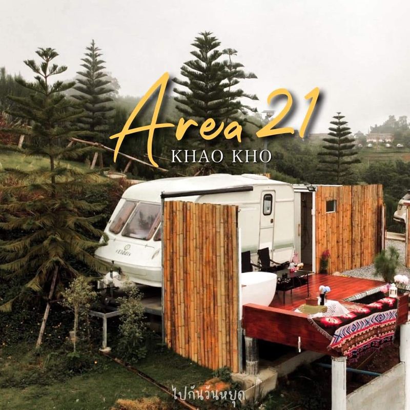 [เที่ยวไหมครับ] #นอนรถบ้าน พิกัดห้องพักใหม่สุดฟินที่ Area 21 เขาค้อ 🍃 ...