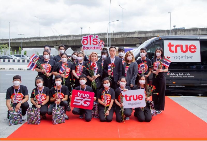 [Chitto] จิตอาสารทรู รับมอบเหรียญที่ระลึกร่วมภารกิจเคียงคู่คนไทยสู้โค ...