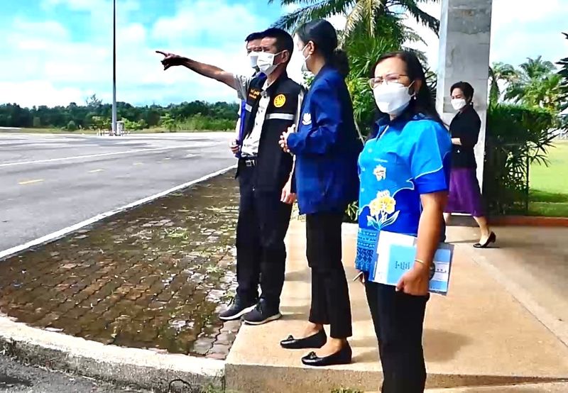 [Sorrasin ] ผวจ.ชุมพร ลงพื้นที่ อ.ปะทิว ติดตามงานขยายรันเวย์เพื่อให้สามารถรองรับเครื่องบินขนาด ...