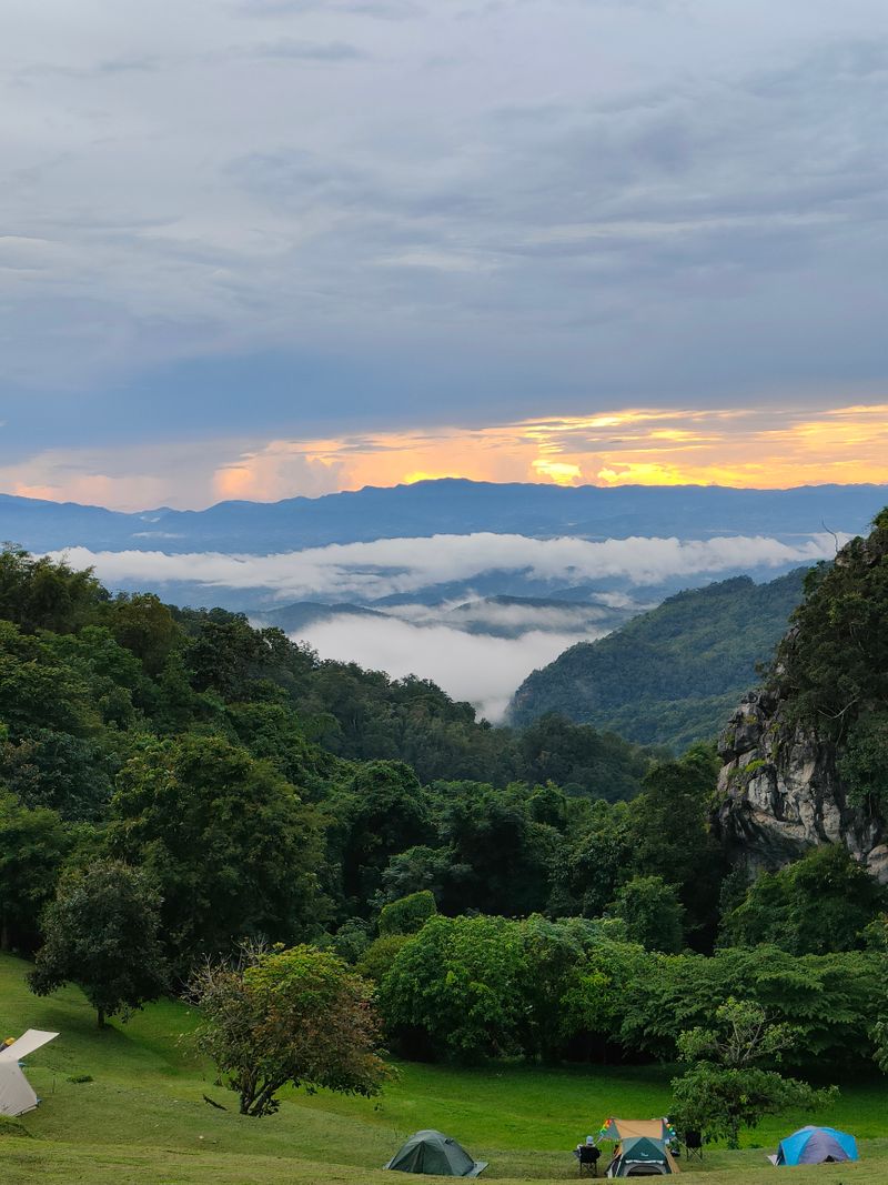 [Narit] เสมอดาว คนเดียวเที่ยวดอยเสมอดาว ตากน้ำค้างเม็ดพราวดาววาบไหว ยาม ...