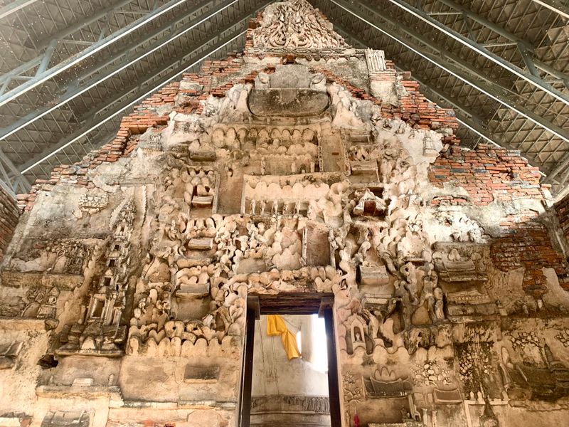 [นักเล่านิทรา] ภาพปูนปั้น ผนังวัดไผ่ล้อม เพชรบุรี น่าจะเป็นปูนปั้น ...