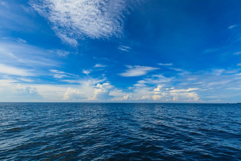 [ความเป็นมาของนํ้าทะเล] น้ำทะเล คือ น้ำเค็มในทะเลและมหาสมุทร ซึ่งปกคลุม ...