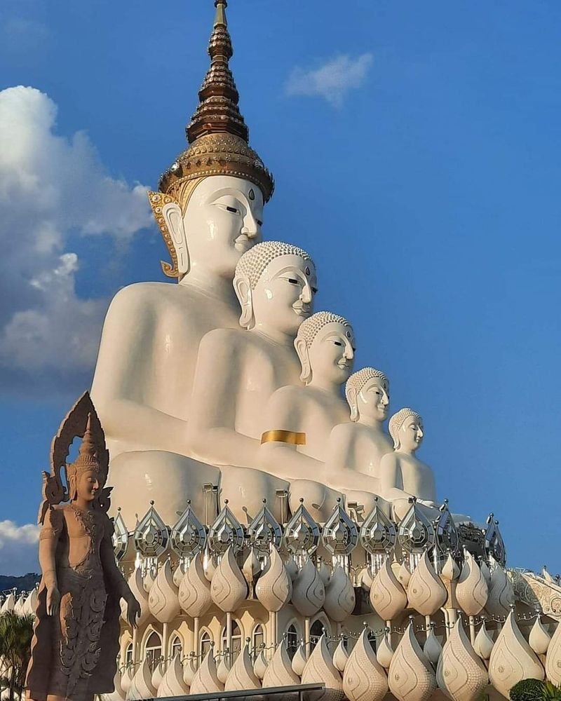 [Khemphet Punwilai ]